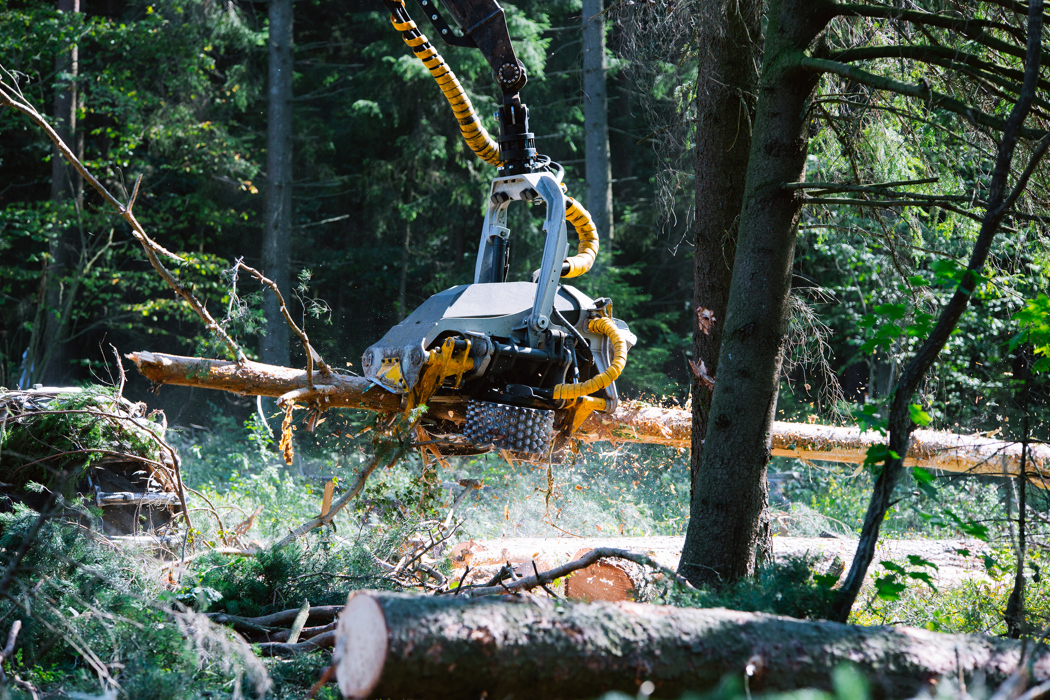 Harvester Head Pressure Control | Hydraulic Sensors | Danfoss